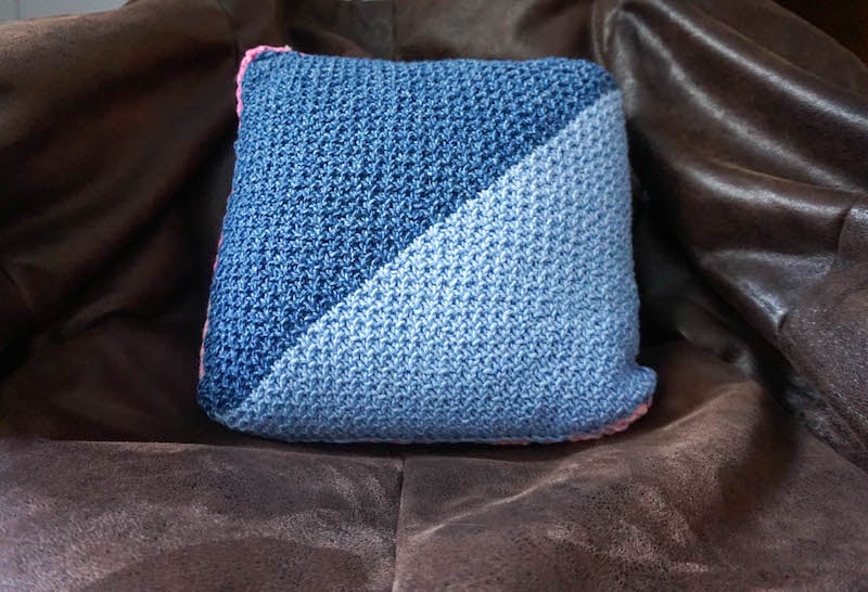 Knit Pillow Pattern: Diagonal Sand Stitch Pillow - Underground Crafter