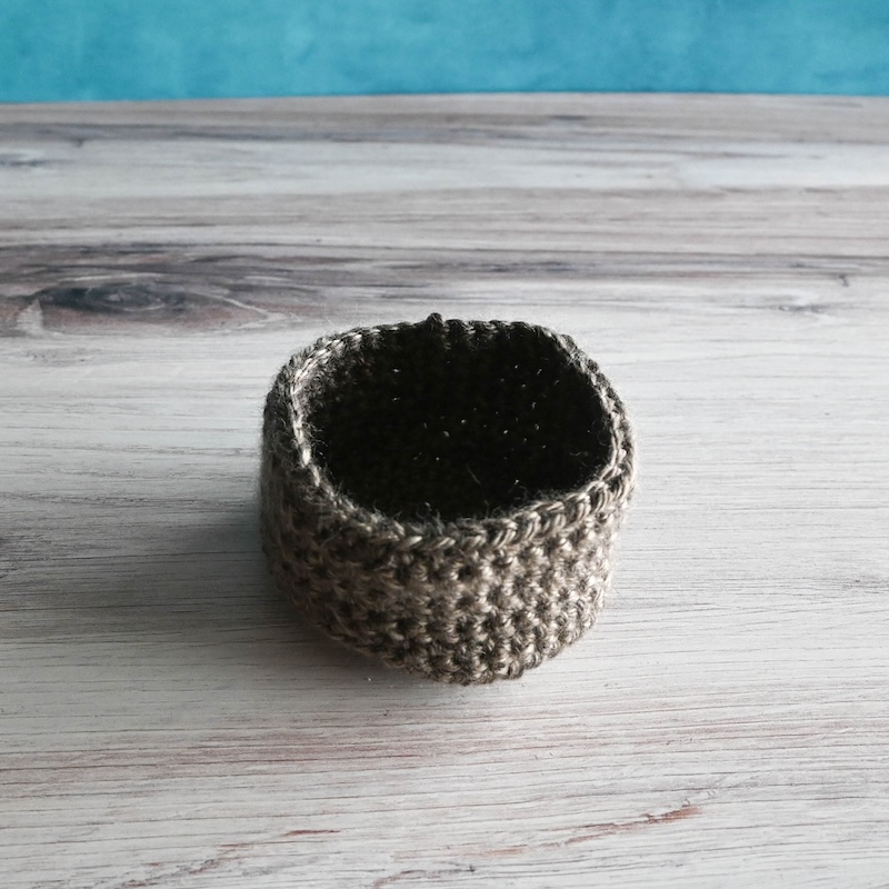 Yarn Ball Pals Crochet Sphere Pattern (with Basket) - Underground Crafter