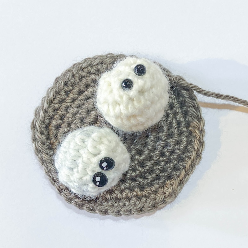 Yarn Ball Pals Crochet Sphere Pattern (with Basket) - Underground Crafter