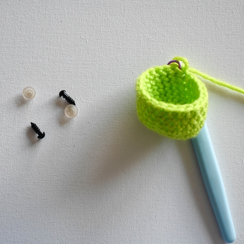 Crochet Worm Pattern: Friendly Inchworm - Underground Crafter