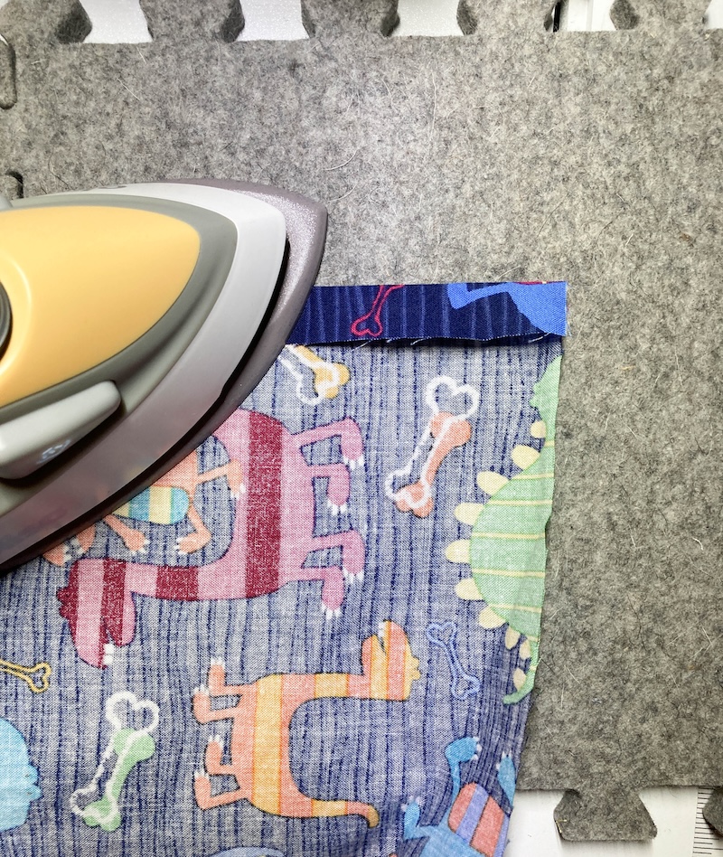 How To Make a T-Shirt Quilt Pillow - Underground Crafter